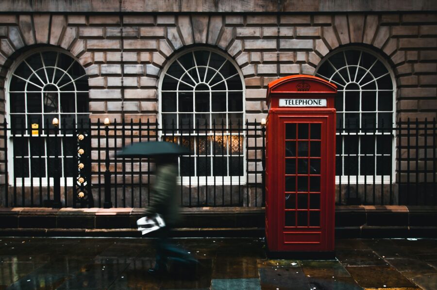UK labour market weakens as unemployment rises and vacancies fall ...